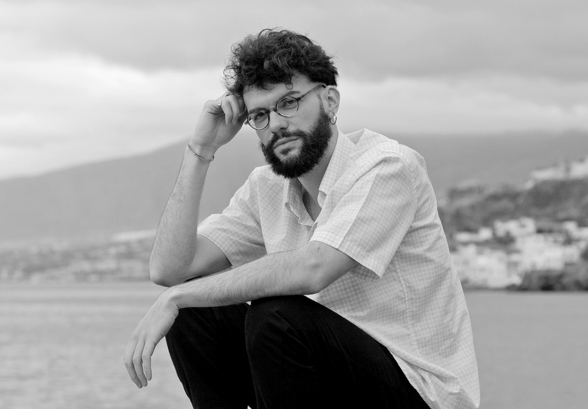 Juan de Beatriz: «La poesía cura la extrañeza de vivir en un mundo ...